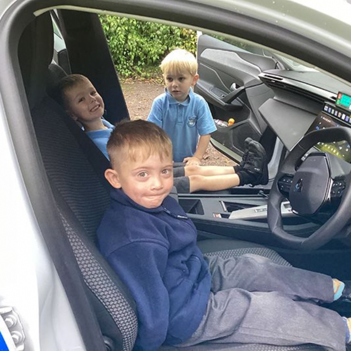 Holy Trinity Catholic School - Reception Meet the Police